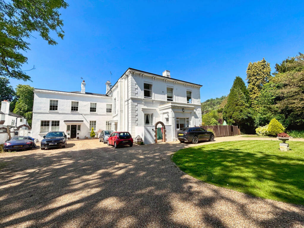 2 bedroom apartment for sale in Pixham Lane, Dorking, RH4