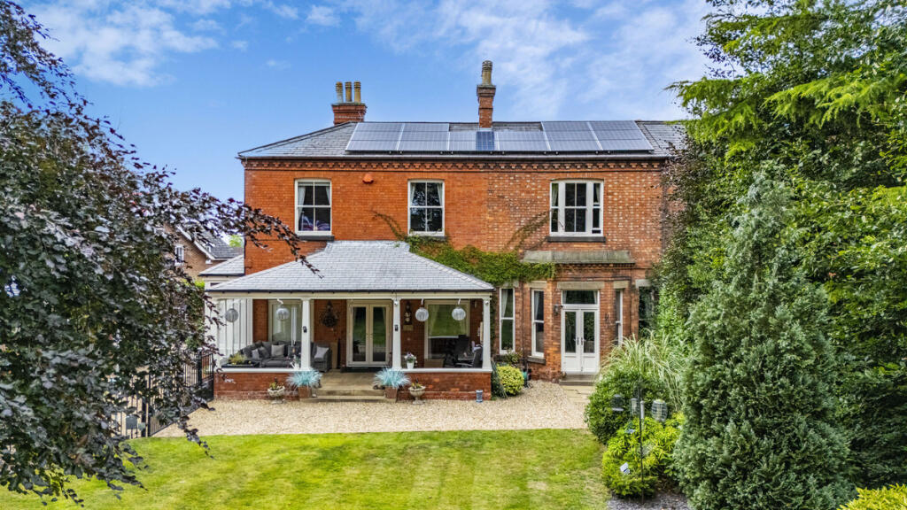 3 bedroom semi-detached house for sale in Newark Road, Lincoln, LN6