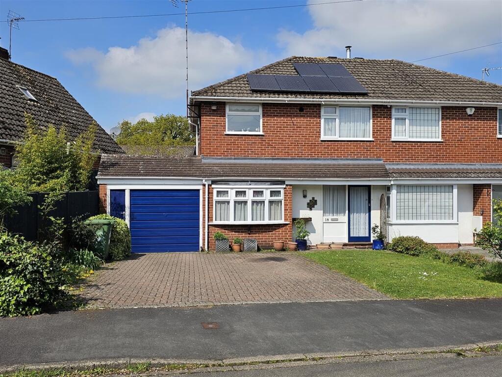 3 bedroom semi-detached house for sale in Compton Close, Kinver, DY7