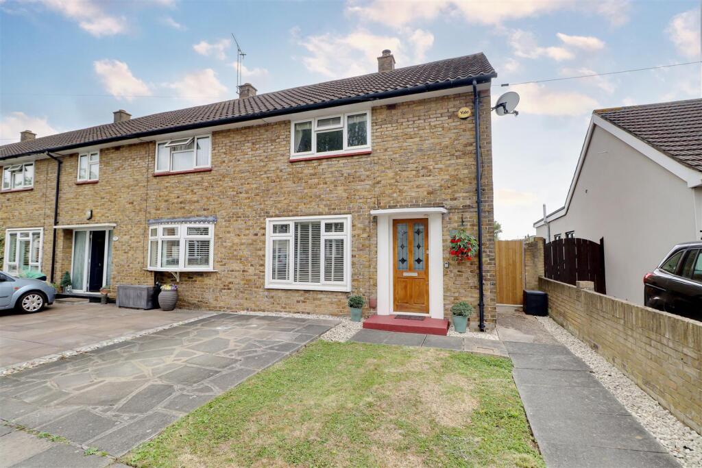 2 bedroom end of terrace house for sale in Flemming Crescent, Leigh-On ...