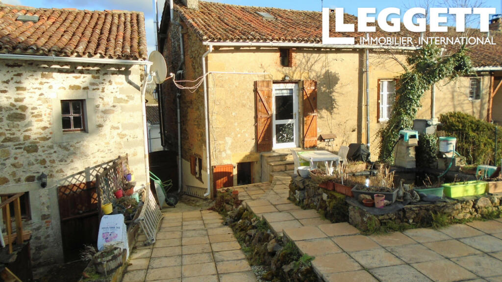 6 bedroom house for sale in Poitou-Charentes, Charente, Lessac, France