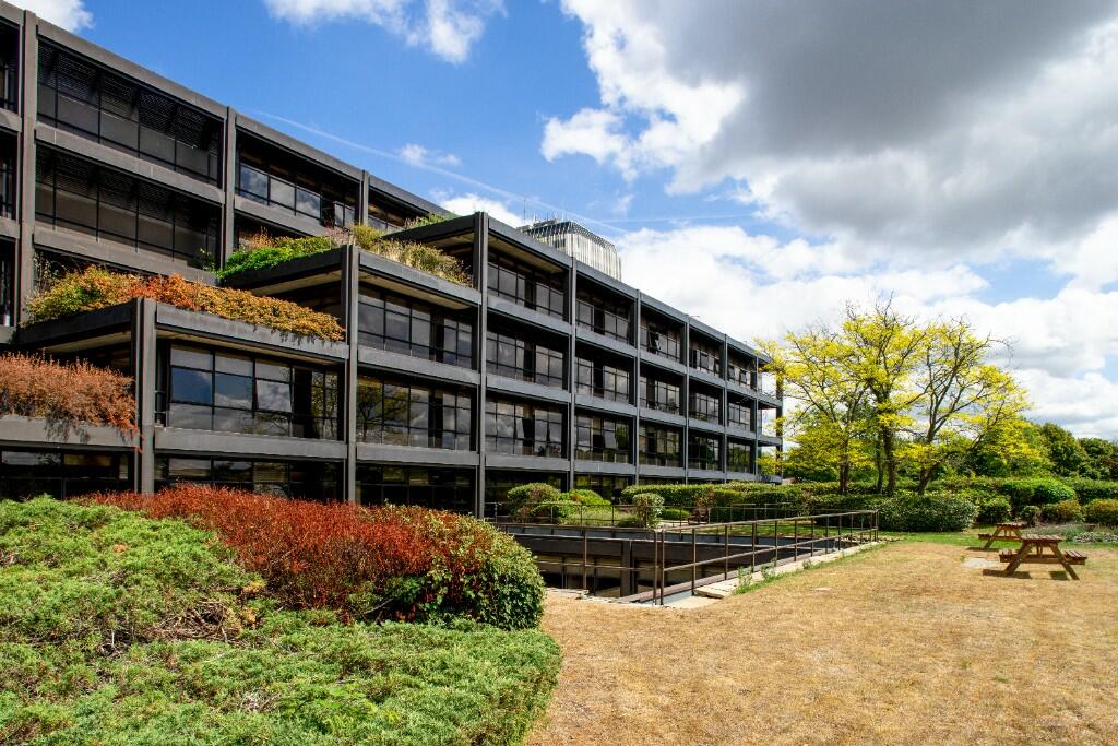 Serviced office to lease in Basing View, Basingstoke, Hampshire, RG21