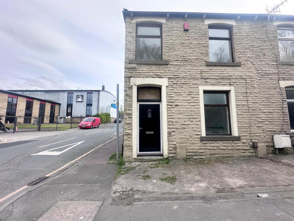 3 bedroom terraced house for rent in Accrington Road, Burnley, BB11