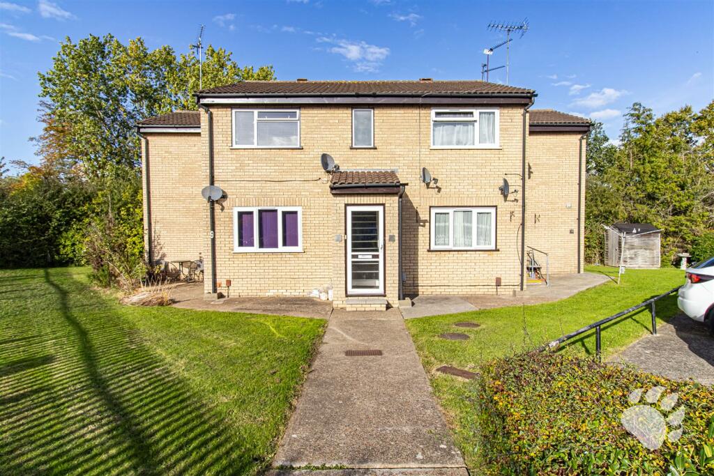 1 bedroom maisonette for sale in Kingswood Court, Basildon, SS16