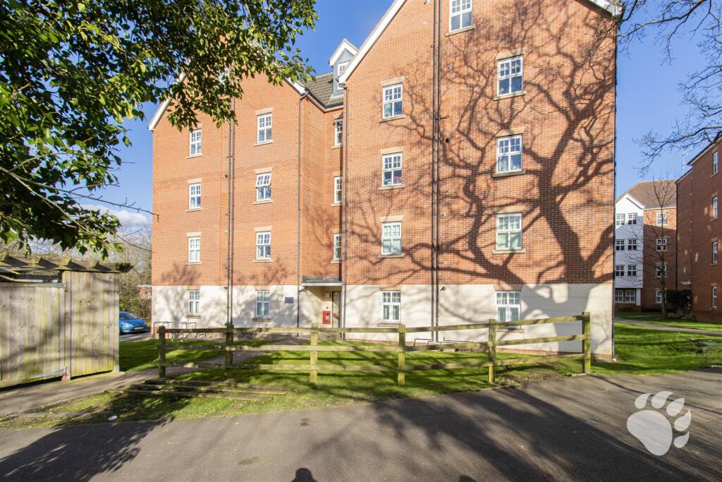 2 bedroom flat for sale in Cavendish Court, Basildon, SS16