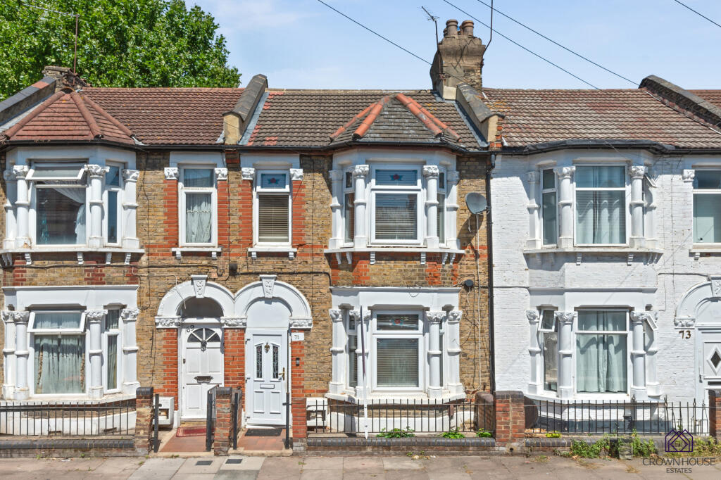 2 bedroom terraced house for sale in Chadwin Road, London, E13