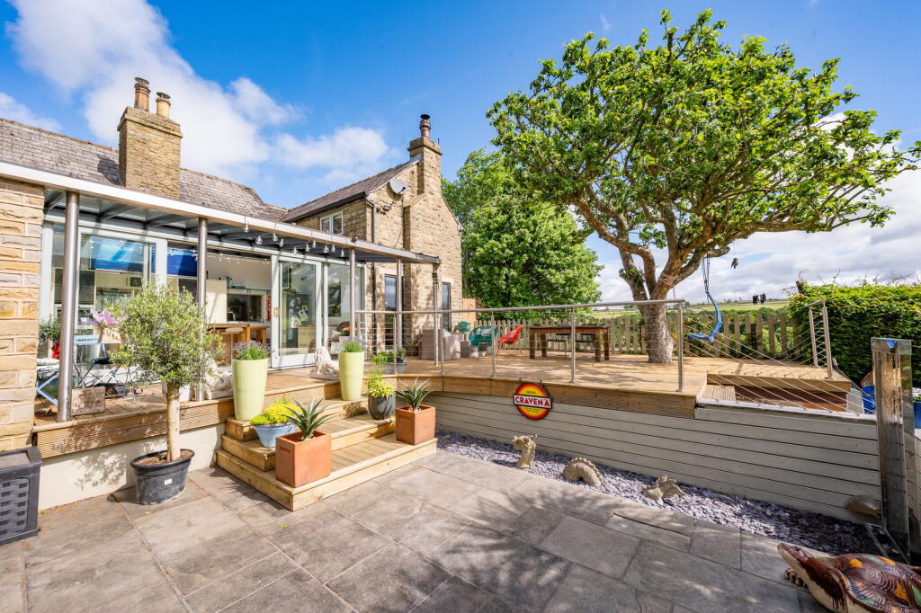 4 bedroom detached house for sale in Oxspring, Sheffield, S36 8YR, S36