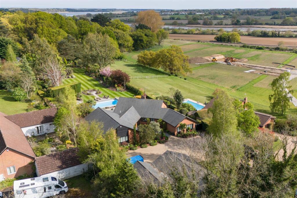 4 bedroom detached bungalow for sale in Woodbridge, IP12