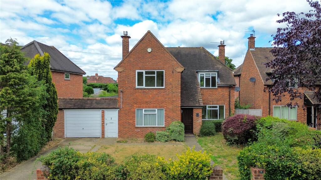 3 bedroom detached house for sale in Hawthorn Way, Sonning, Reading ...