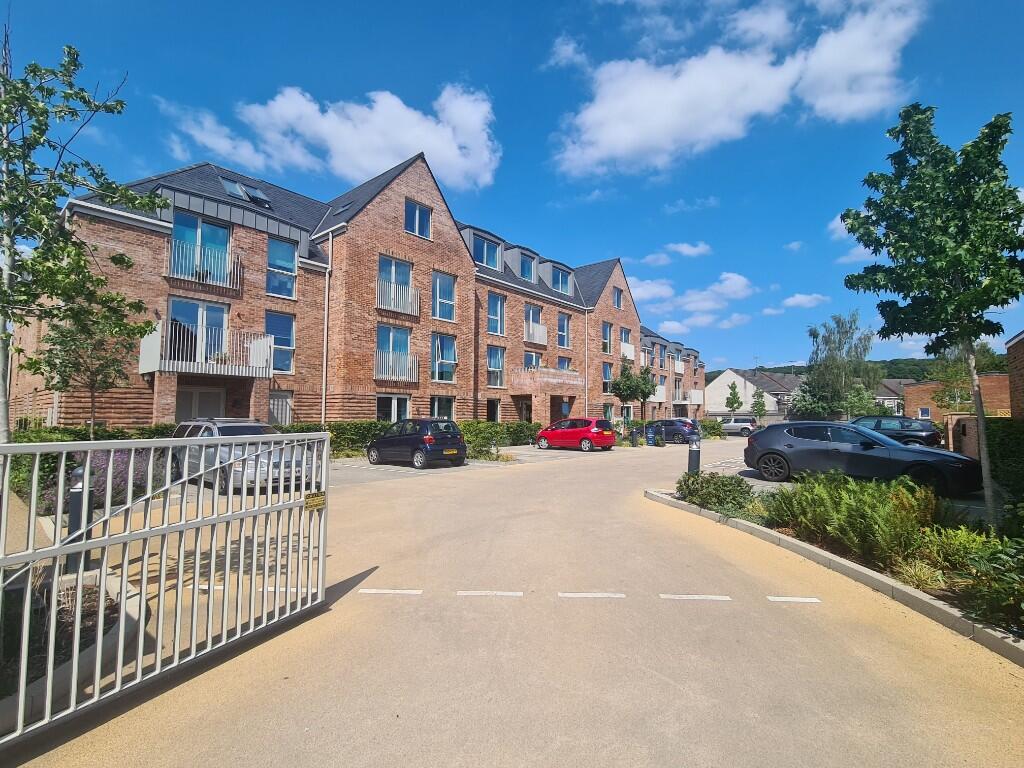 2 bedroom retirement property for sale in Wycombe Lane, HP10