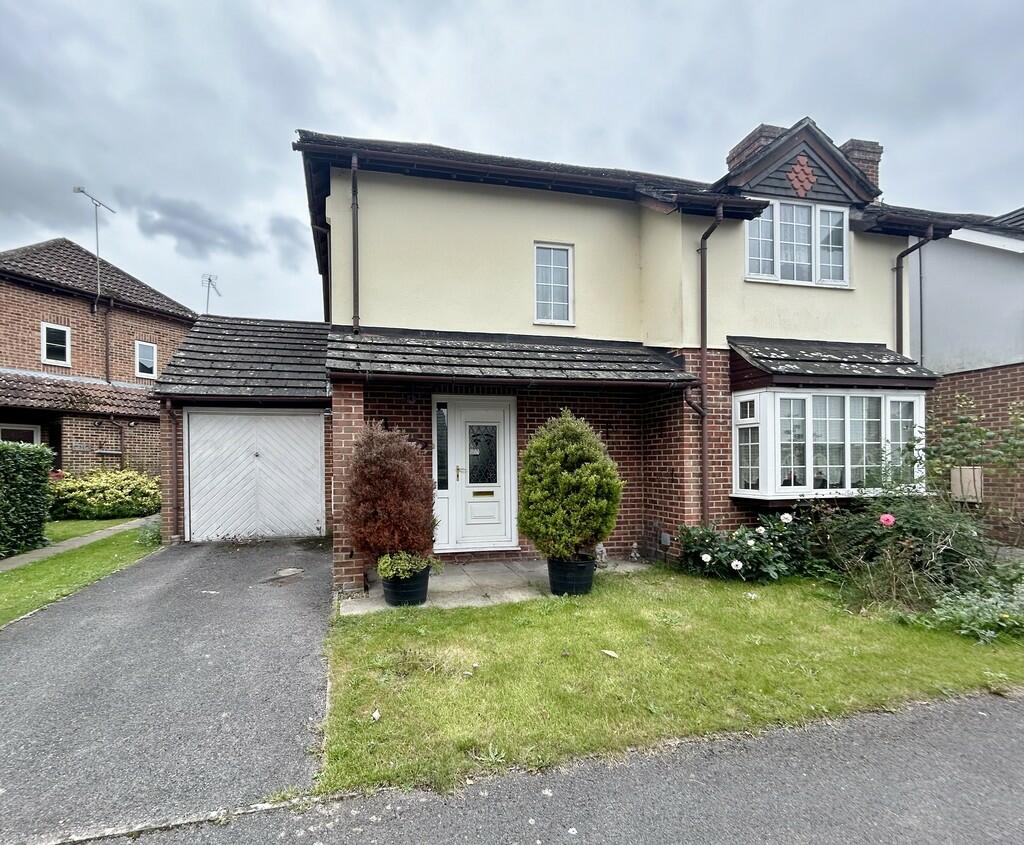 3 bedroom detached house for sale in The Waters, Funtley, PO17