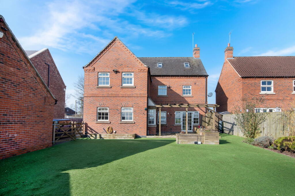 5 bedroom detached house for sale in Great North Road, Barnby Moor ...