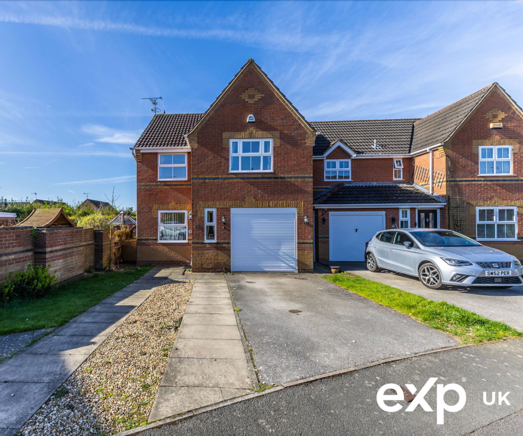 3 bedroom detached house for sale in Cosgrove Avenue, Sutton-in ...