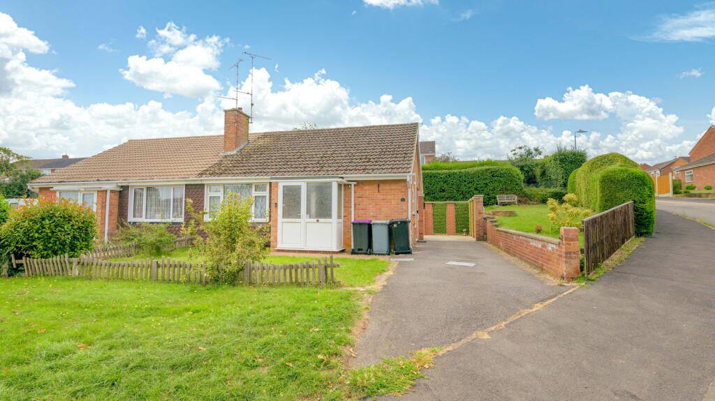 2 bedroom semi-detached bungalow for sale in Wroxall Drive in Grantham ...