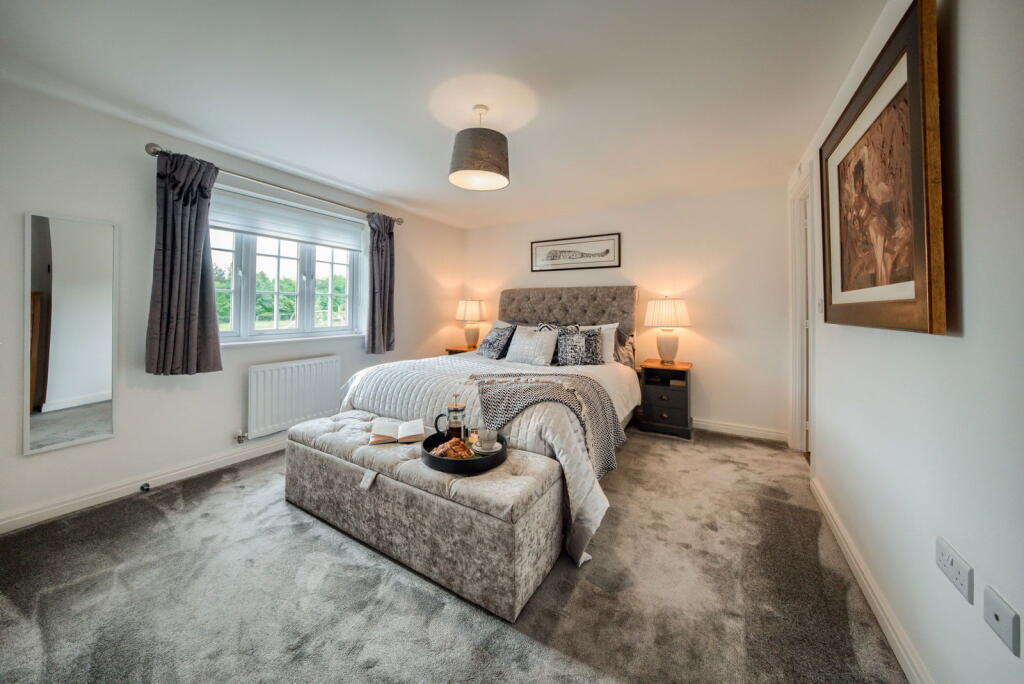 5 bedroom detached house for sale in Roberts Road, Silverstone, NN12 ...