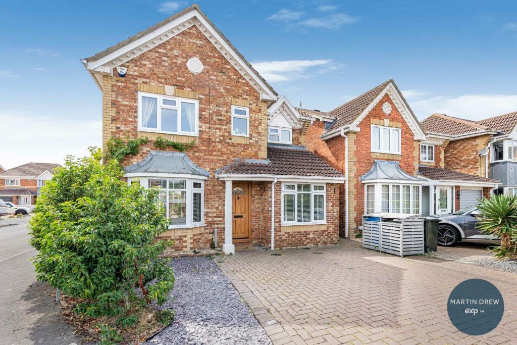 5 bedroom detached house for sale in Merlin Way, Bicester, OX26 6YG, OX26