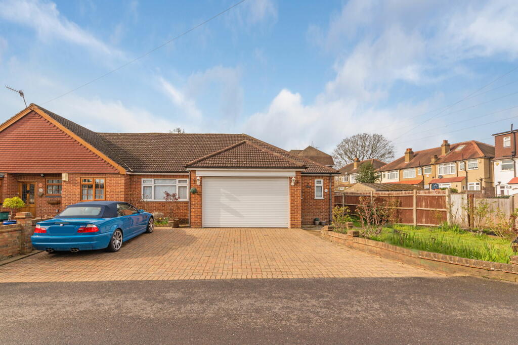 2 bedroom semi-detached bungalow for sale in Reigate Avenue, Sutton ...