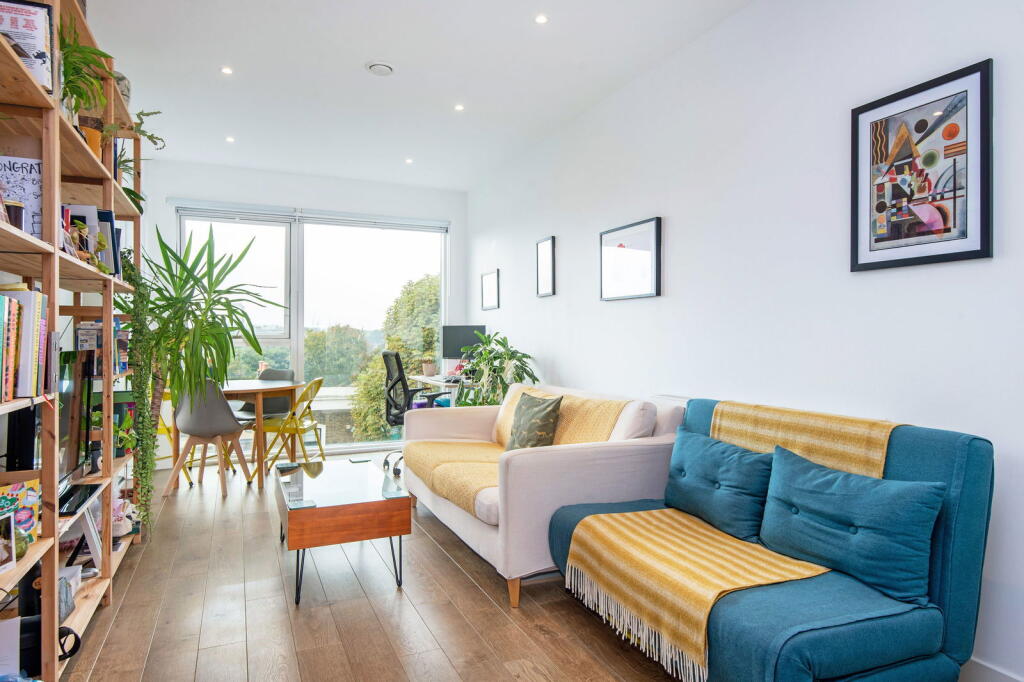 1 bedroom flat for sale in Atkins House, Dalston Lane, E8