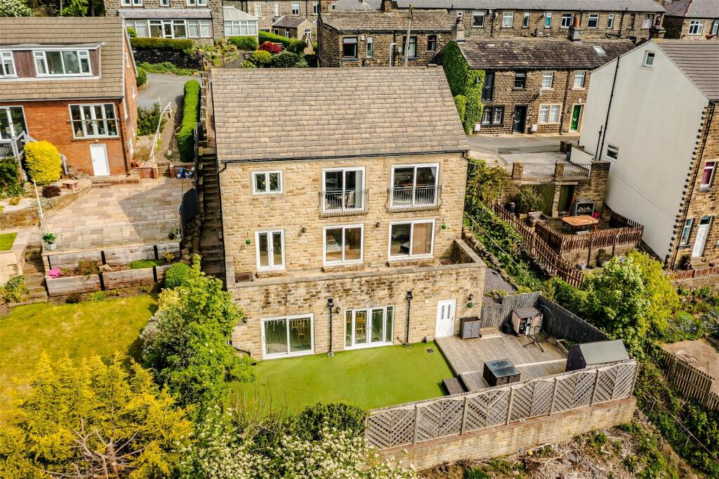 6 bedroom detached house for sale in 16 Cross Hill, Greetland, HX4