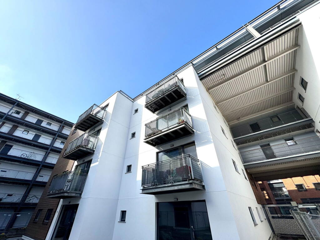 2 bedroom apartment for sale in Advent House, Isaac Way, Manchester, M4 ...