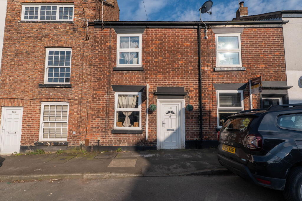 2 bedroom terraced house for sale in High Street, Macclesfield, SK11