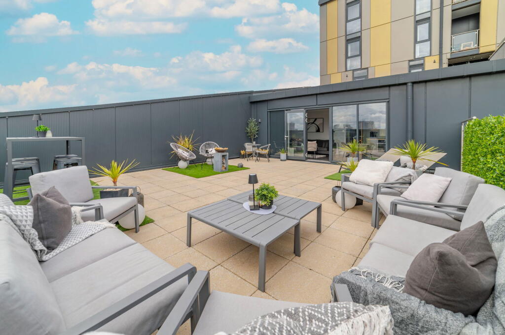 2 bedroom apartment for sale in Hallmark Tower, 6 Cheetham Hill Road ...