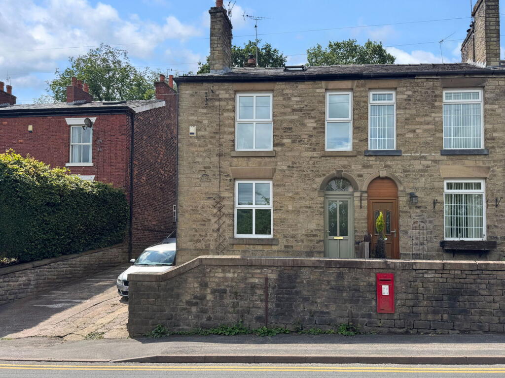 3 bedroom end of terrace house for sale in Strines Road, Strines ...