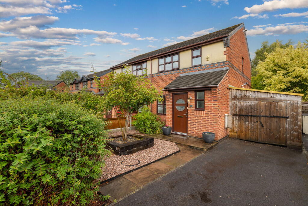 2 bedroom semi-detached house for sale in Billington Close, Great ...
