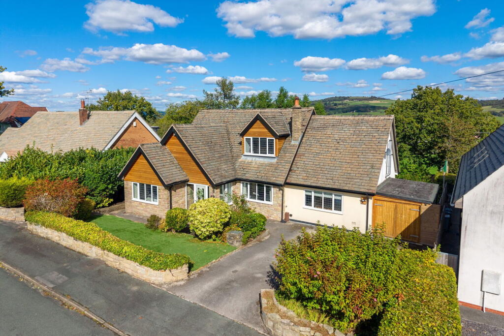 5 bedroom detached house for sale in 30 The Ridgeway, Disley Village ...