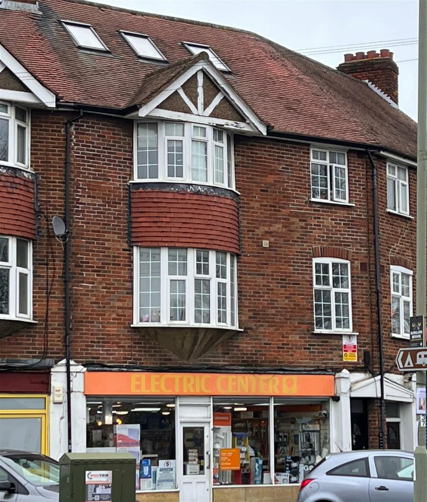 3 Bedroom Block Of Apartments For Sale In Clay Corner Chertsey Kt16 8ez