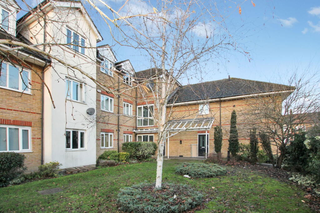 2 bedroom apartment for sale in London Road, Romford, RM7