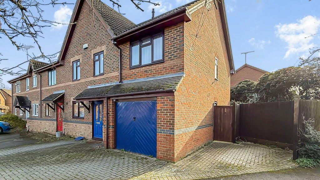 4 bedroom end of terrace house for sale in 15 Burrstock Way, Rainham ...