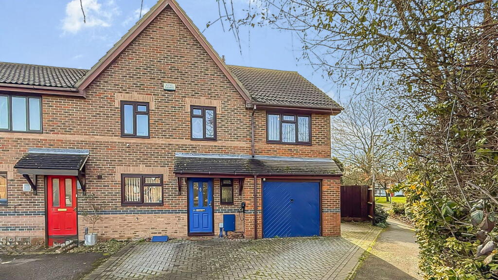 4 bedroom end of terrace house for sale in Burrstock Way, Rainham ...