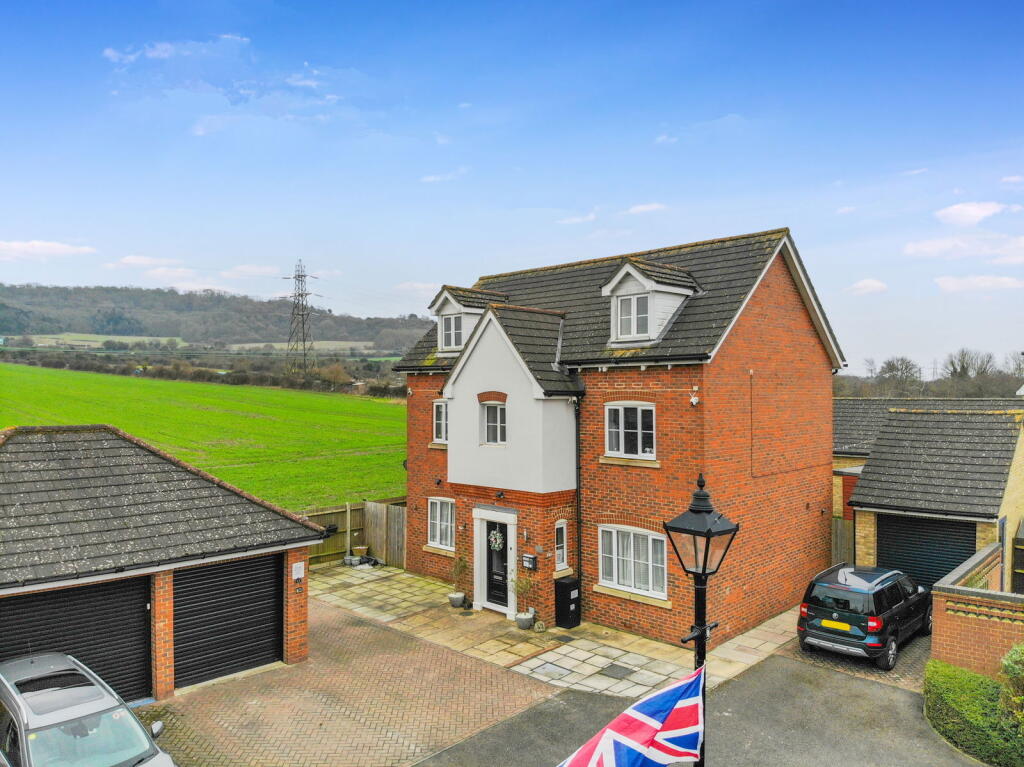 5 bedroom detached house for sale in Oldfield Drive, Wouldham ...