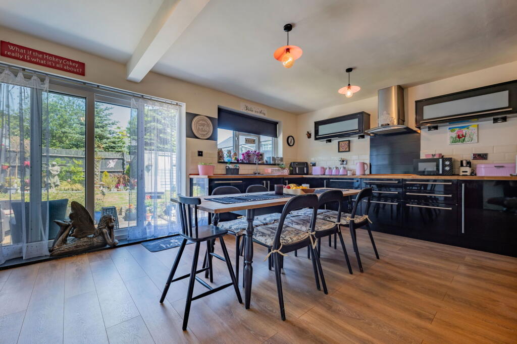 3 bedroom terraced house for sale in Ravensmead Road, Bromley, BR2 0BT, BR2