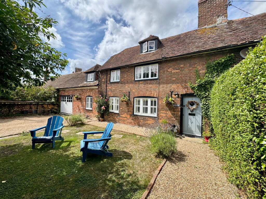 3 bedroom cottage for sale in Ruckinge Road, Bilsington, TN25