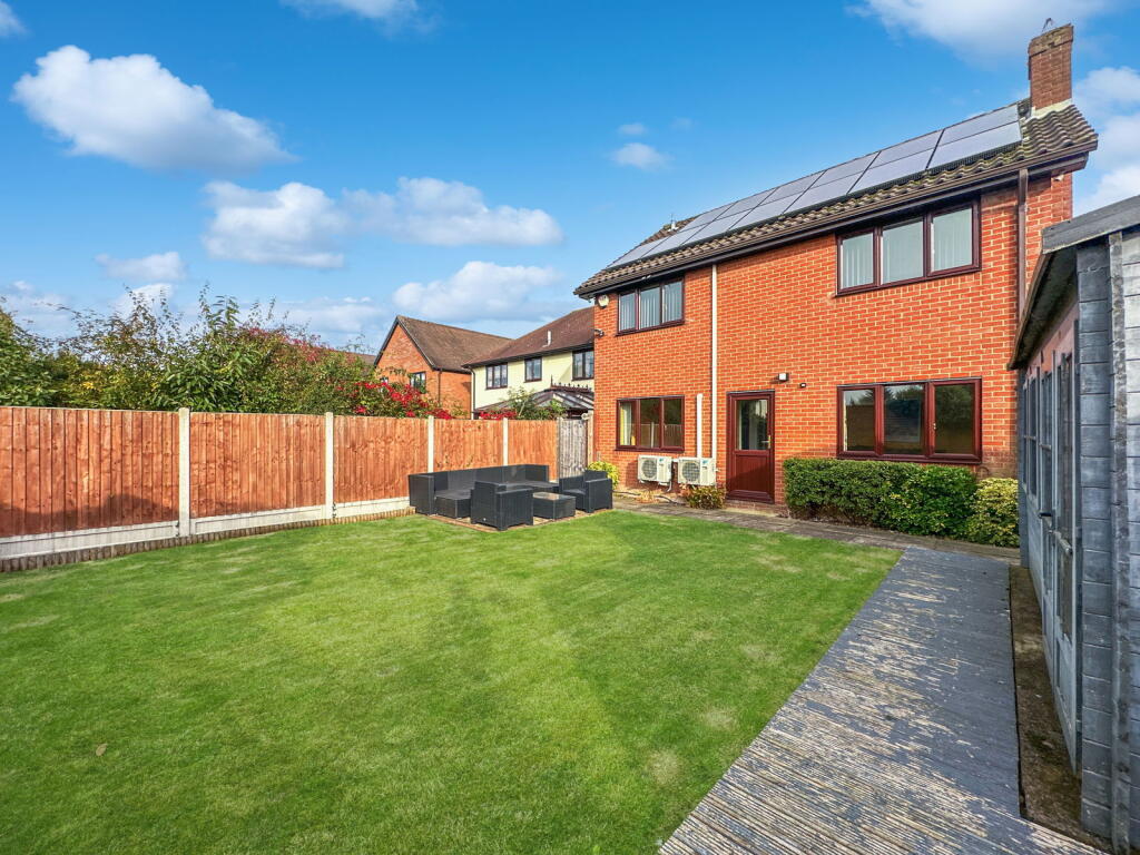 4 bedroom detached house for sale in Rossdene Gardens, Leaden Roding ...