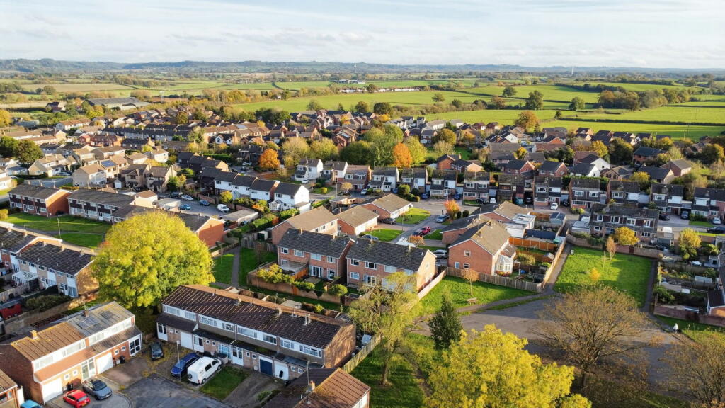 4 bedroom semi-detached house for sale in Thames Close, Charfield, Wotton-under-edge, GL12 8UA, GL12