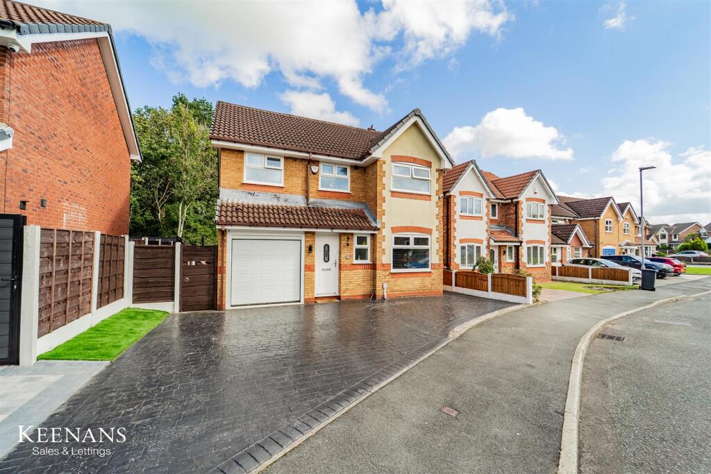 4 bedroom detached house for sale in Haweswater Crescent, Unsworth ...