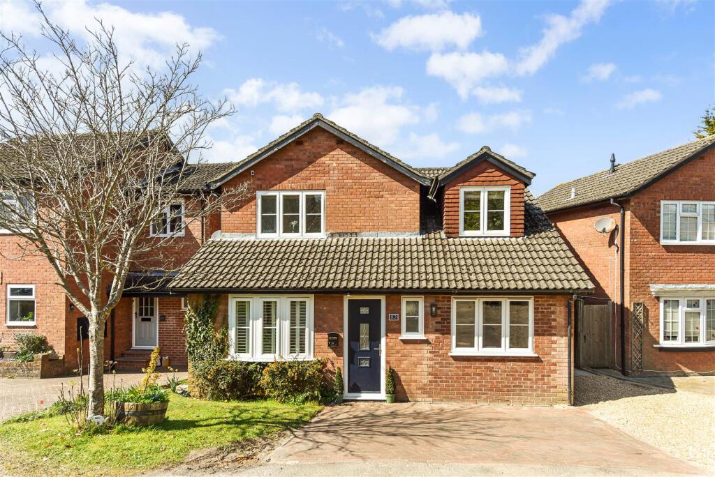 5 bedroom detached house for sale in Valley Park Drive, Clanfield, PO8