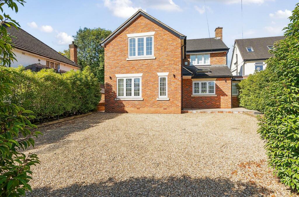 5 bedroom detached house for sale in Clamp Hill, Stanmore, HA7