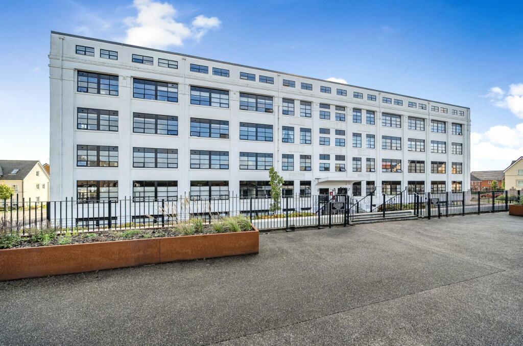 1 bedroom flat for sale in Fullbrook Drive, Basingstoke, Hampshire, RG21