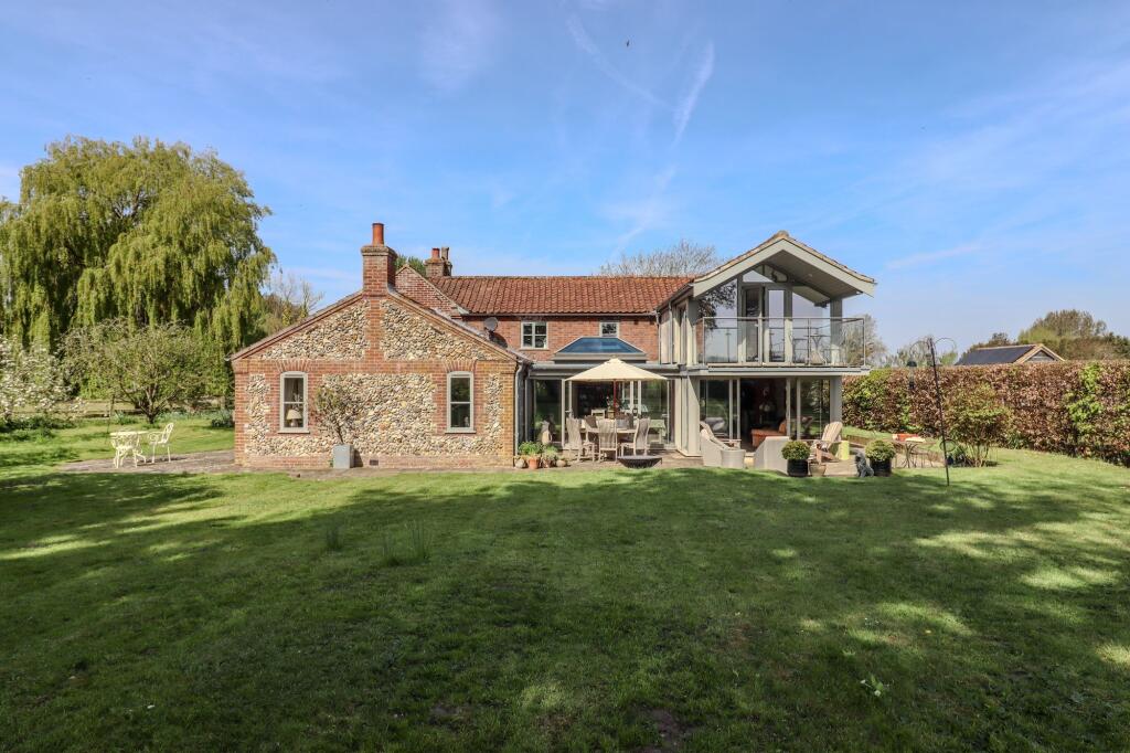 5 bedroom detached house for sale in Field Dalling, NR25