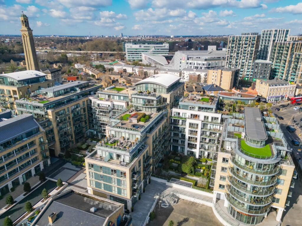 2 bedroom apartment for sale in 8 Kew Bridge Road, Brentford, Greater ...