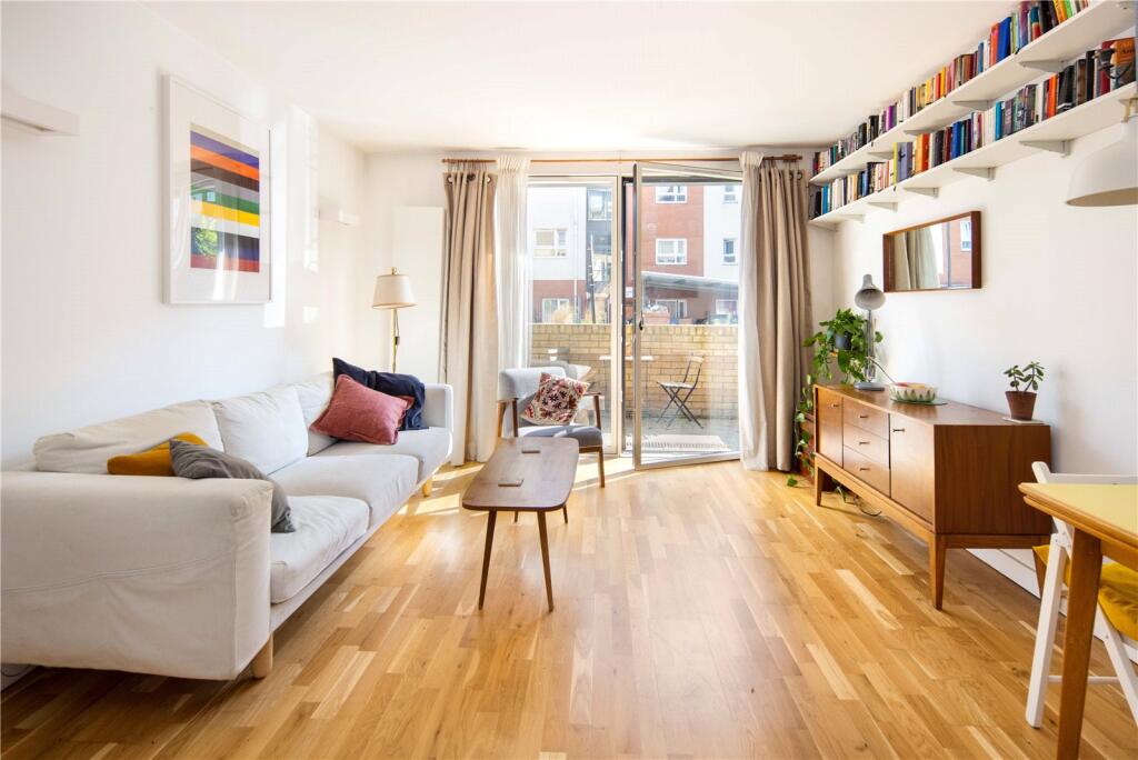 1 bedroom flat for sale in Marcon Place, Hackney, London, E8