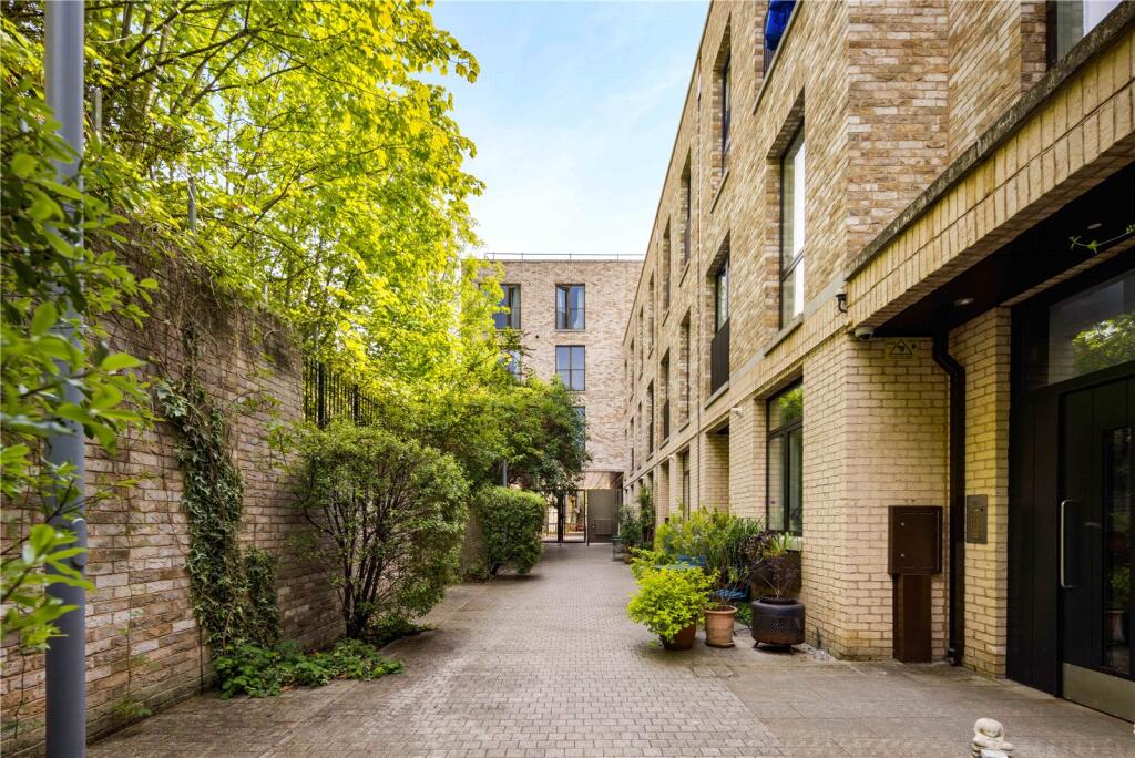 3 bedroom house for sale in Great Eastern Buildings, Reading Lane ...