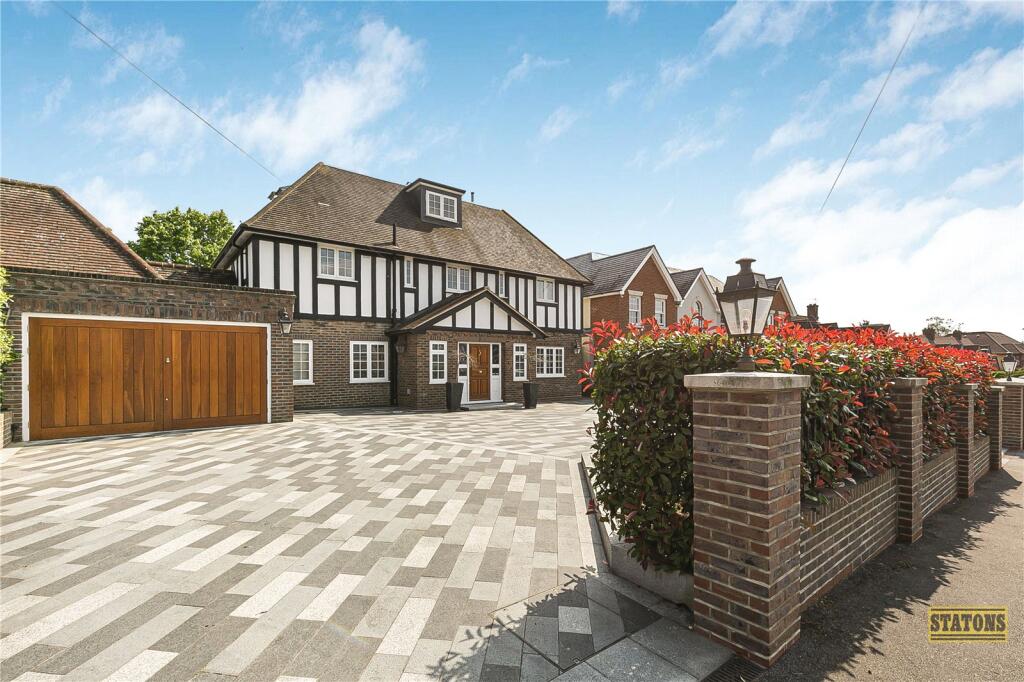 5 bedroom detached house for sale in Brookmans Avenue, Brookmans Park ...