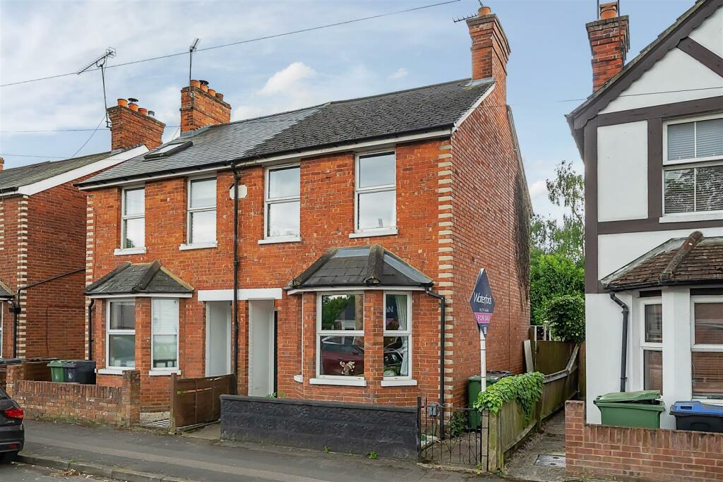 2 Bedroom House For Sale In Moorlands Road Camberley Gu15