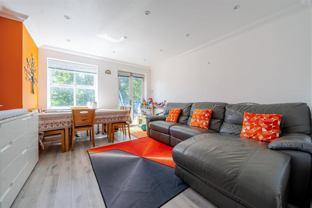 2 bedroom apartment for sale in River Bank Close, Maidstone, ME15