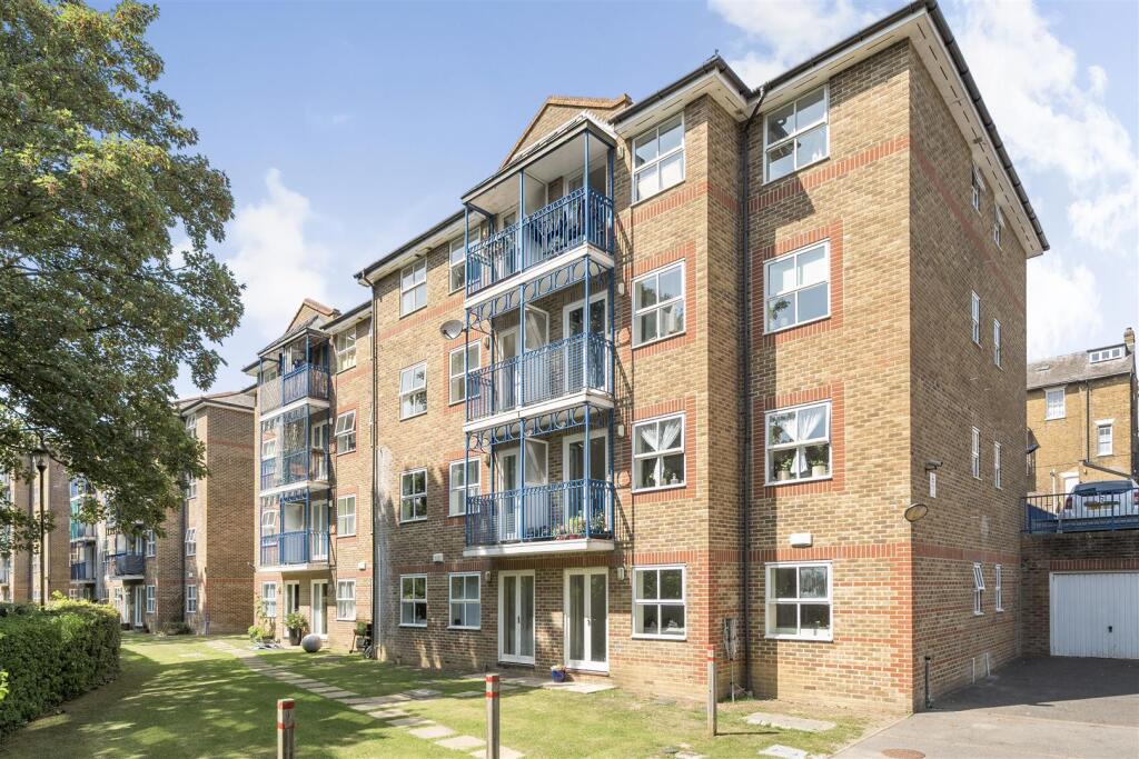 2 bedroom apartment for sale in River Bank Close, Maidstone, ME15